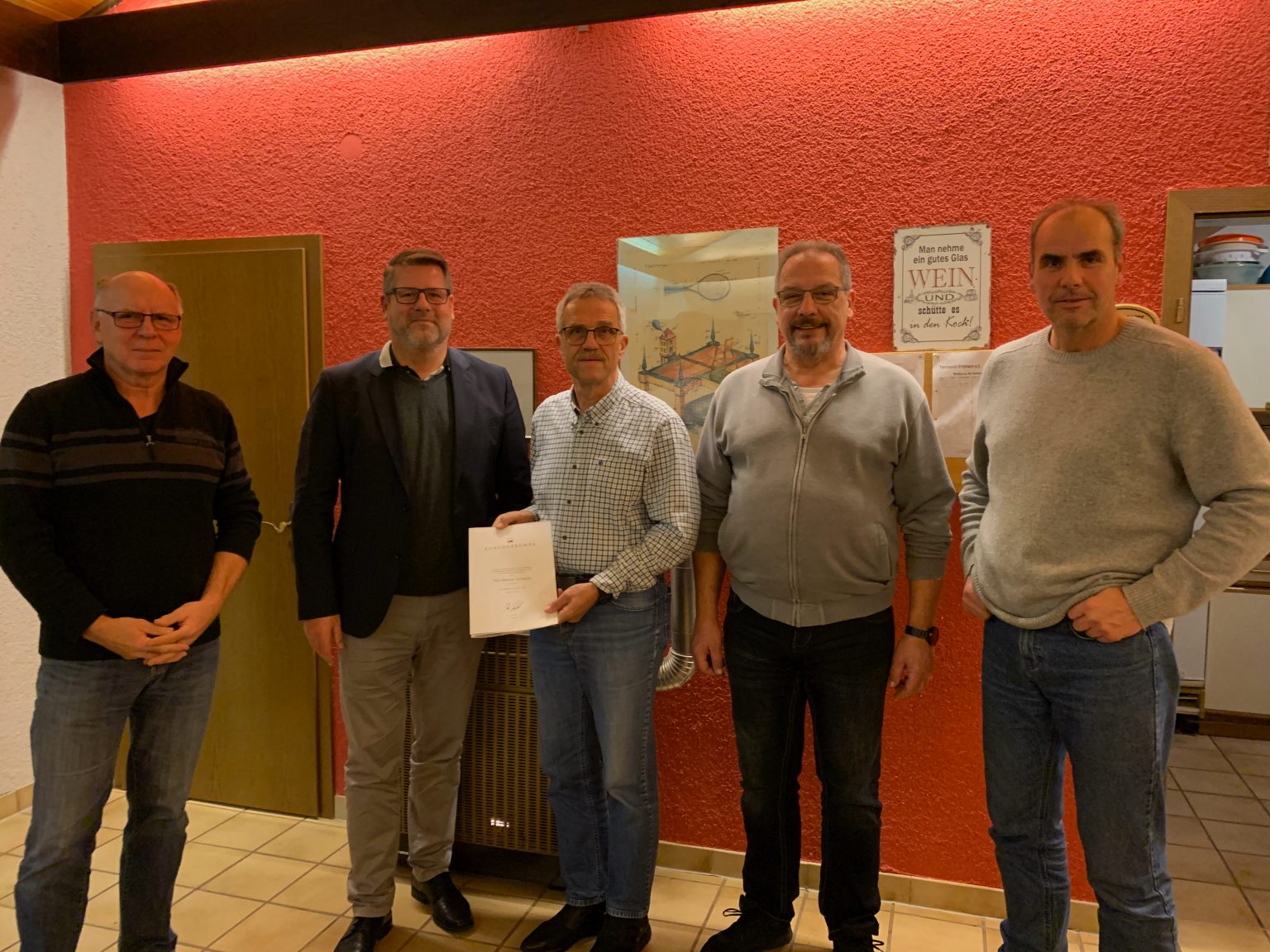 Ergebnis der außerordentlichen Mitgliederversammlung / Ehrung für ...